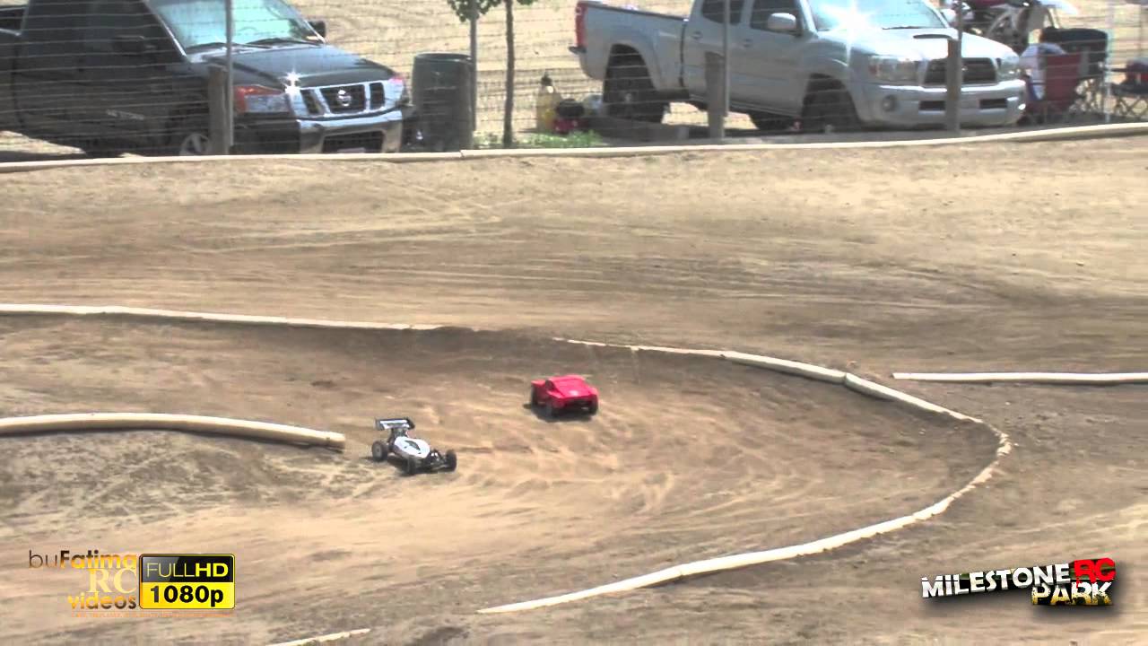 Electric Short Course Vs. Electric 1/8 Buggies off road track Racing at ...