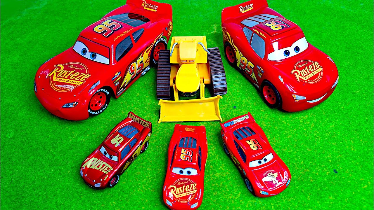 DISNEY PIXAR CARS FALL INTO THE WATER : Lightning McQueen, Fillmore ...