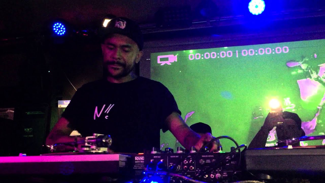 DJ Raw | DJ Craze Scratch Jam Round 2 - YouTube