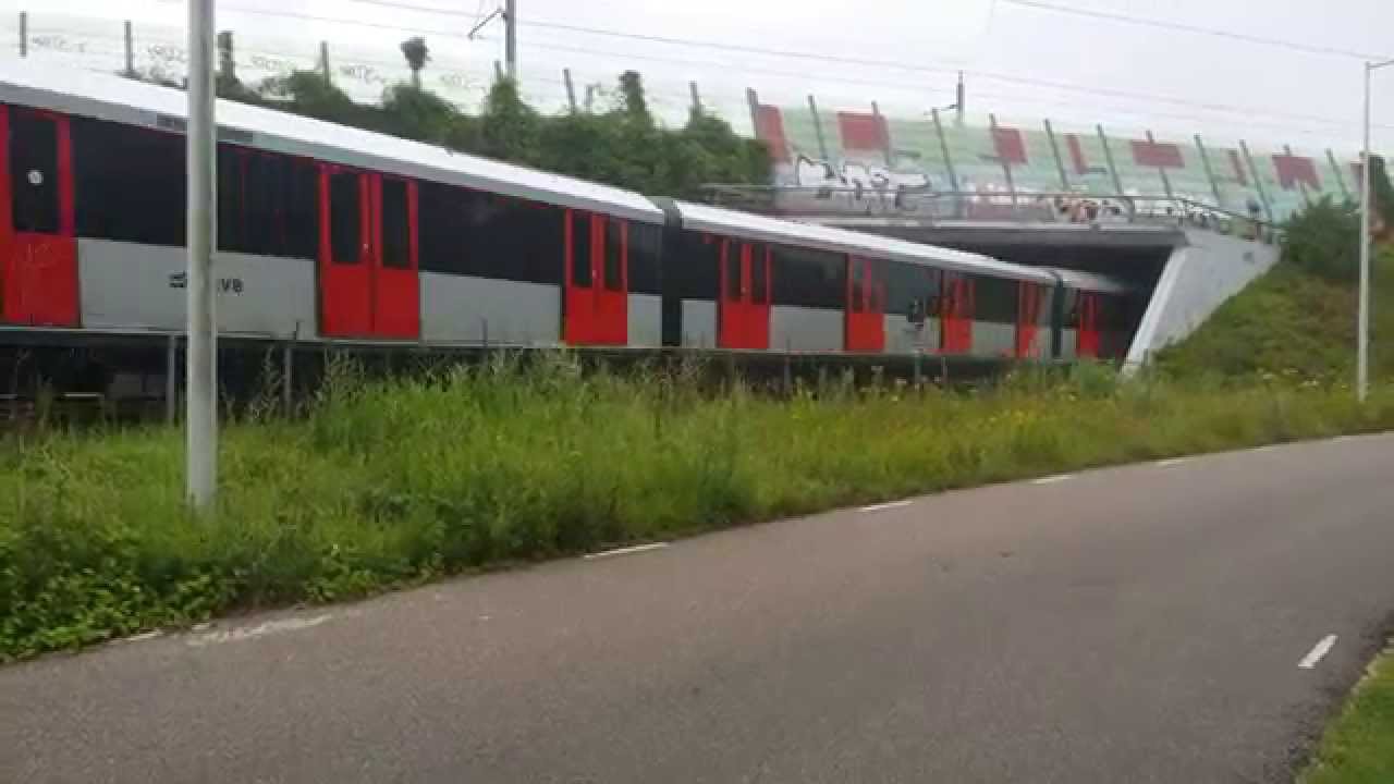 GVB Amsterdam Metro lijn 54 langs de baan bij Holendrecht - YouTube