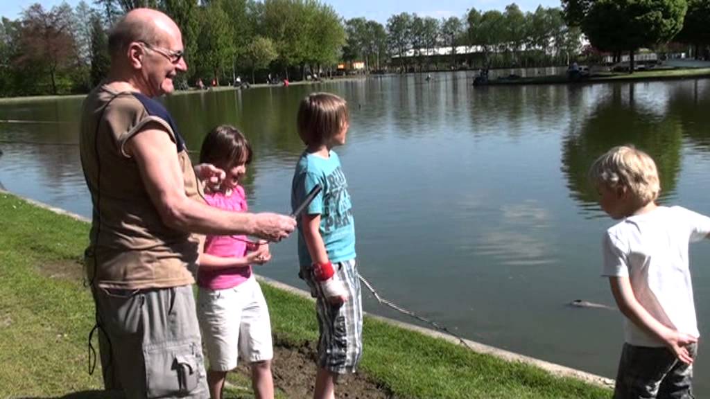 Tiens erkend jeugdverslaggever Alexander aan visvijver Viander in ...