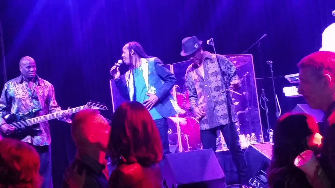 Tyriq Johnson singing "Sara Smile" with IN A FECT - YouTube