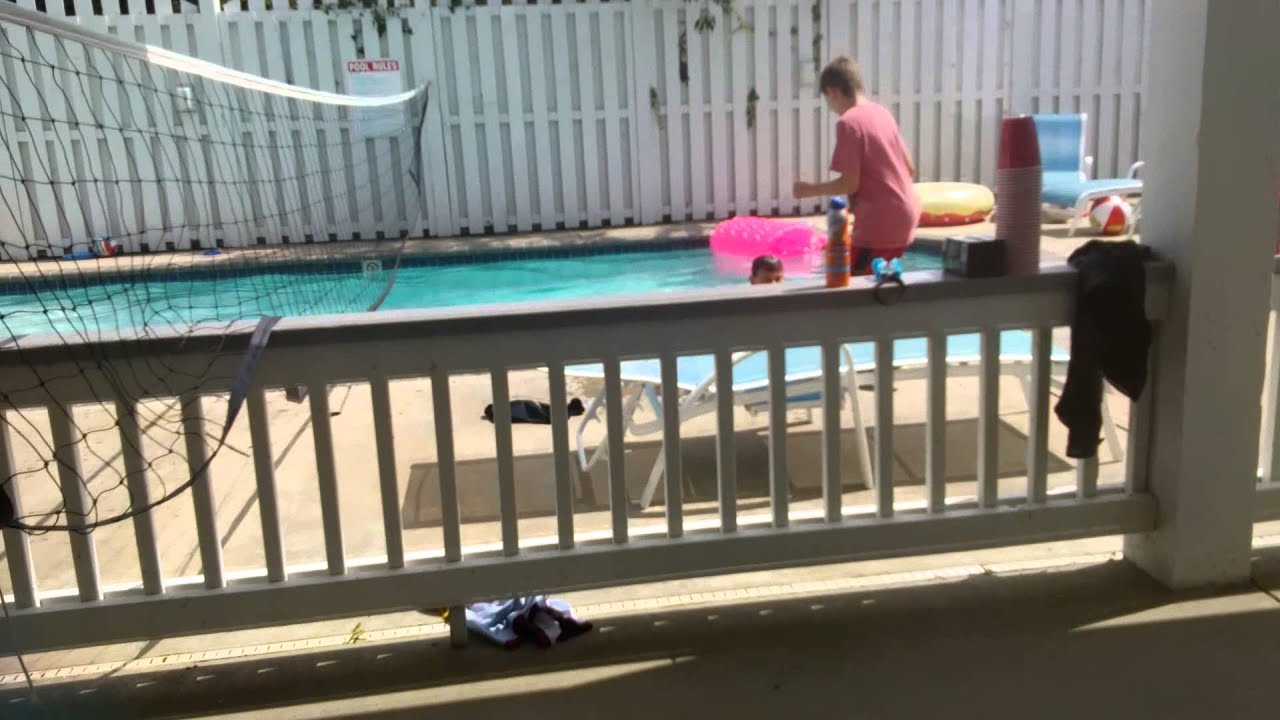 Push fight pool - YouTube