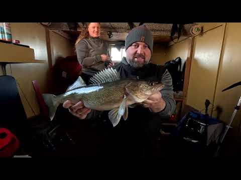 Ice Fishing Walleye in a Sleeper Shack on Mille Lacs - YouTube