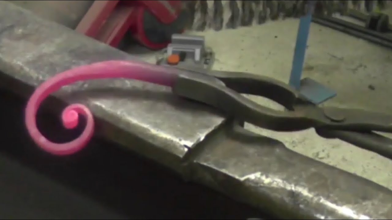 Blacksmithing - Forging a Scroll practice - YouTube
