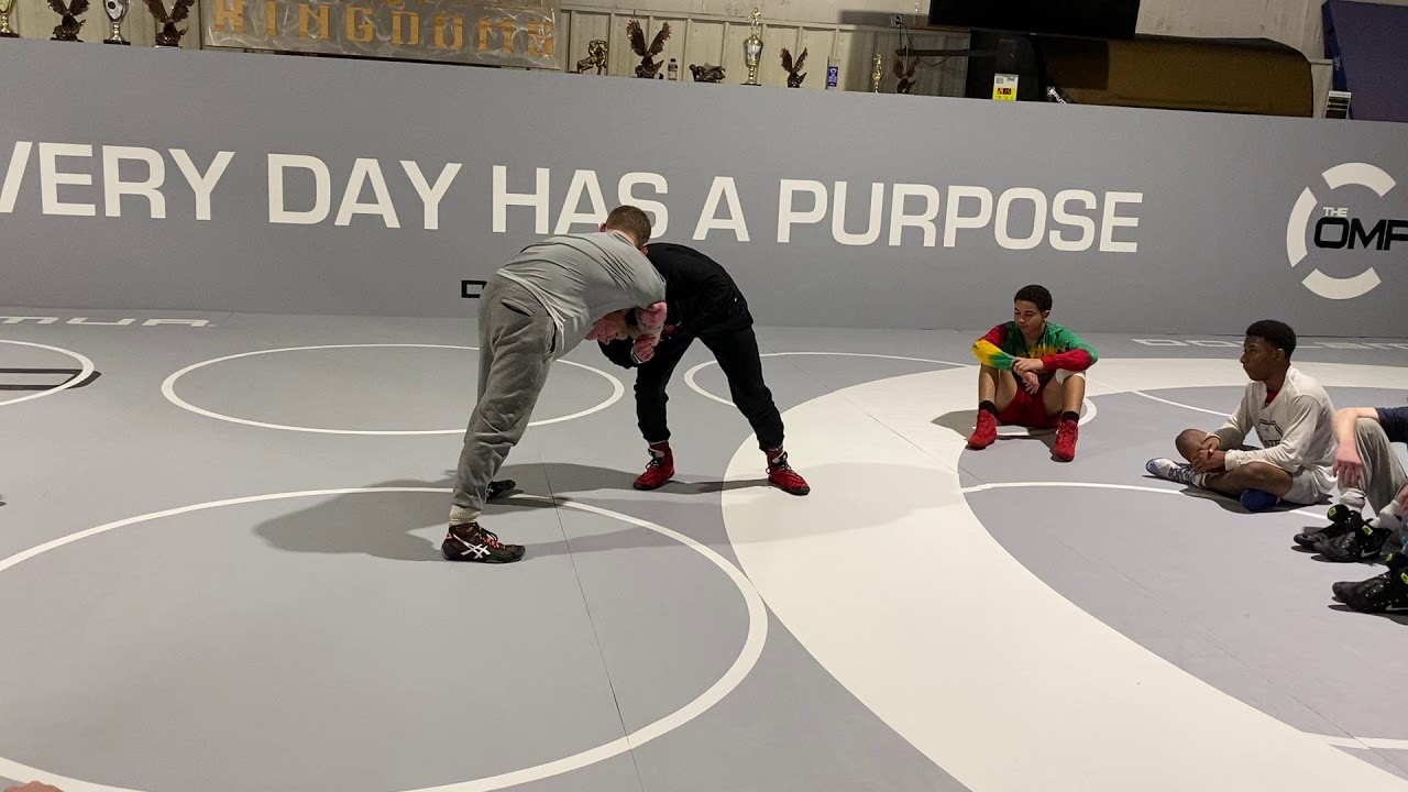 Front Head Defense Knee Tap Dump - YouTube