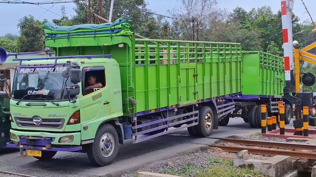 mobil truk tronton besar truck container truck tangki bbm pertamina ...