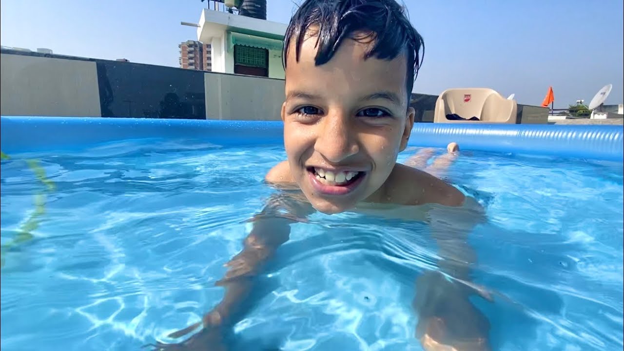 Saste Swimming Pool Mein Maze 😂 - YouTube
