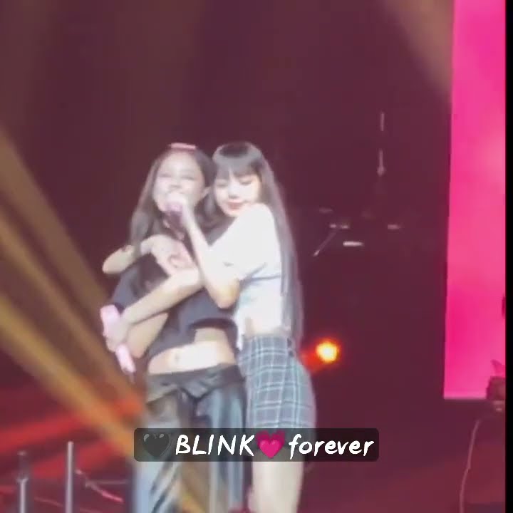 Aww that hug🤗 though 🥺#blackpink #jennie #lisa #jennie #rosé #jenlisa ...