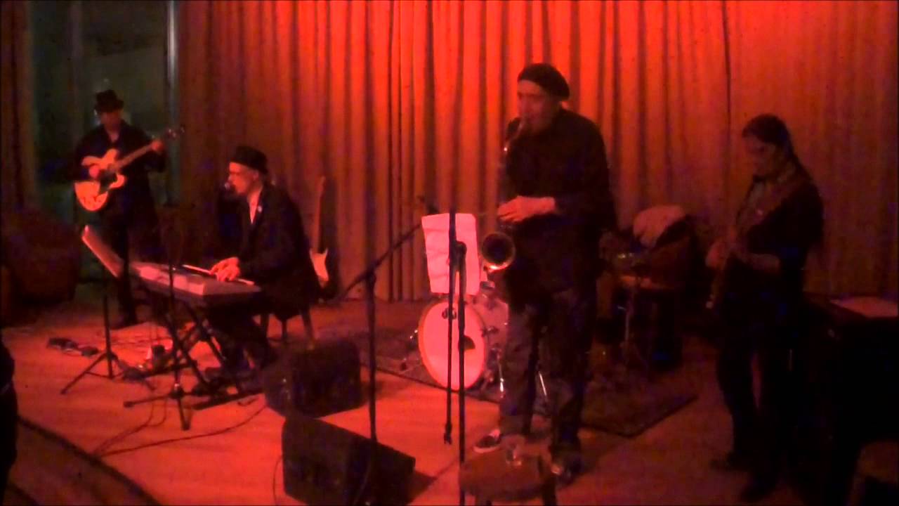 HI-5 Rhythm & Blues band plays "I'm Walking" - YouTube