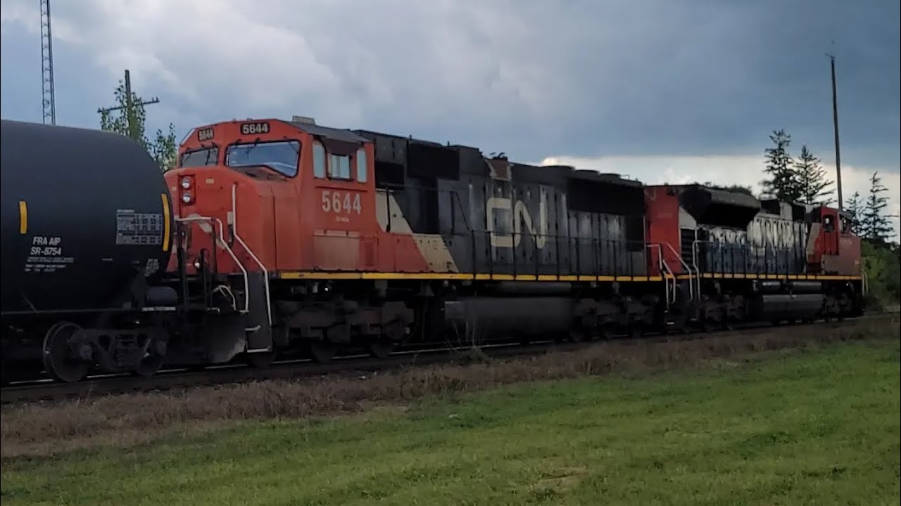 (Work Equipment) CN 301 - 8829 & 5644 In Lynden Ontario - YouTube