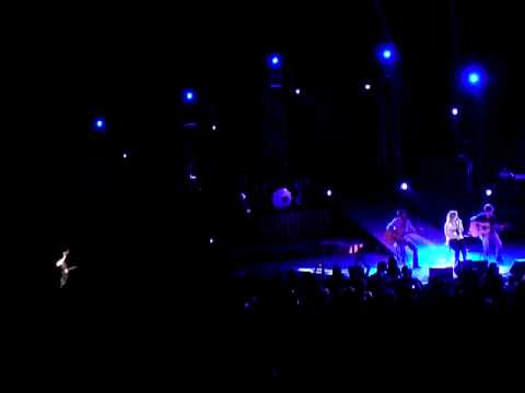 Kelly Clarkson - Walkin' After Midnight (Patsy Cline cover) - YouTube