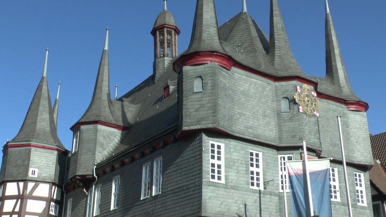STADT FRANKENBERG - DAS ZEHNTÜRMIGE RATHAUS - THE TEN TOWER TOWN HALL ...