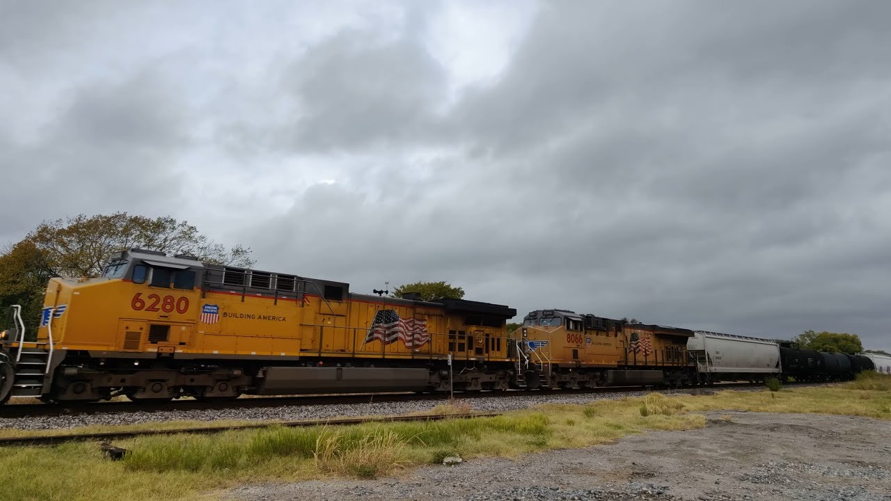 Southbound UP 6280/UP 8066, Mixed Freight Train, "Ennis Sub" Groesbeck, TX, 10-16-2022 - YouTube