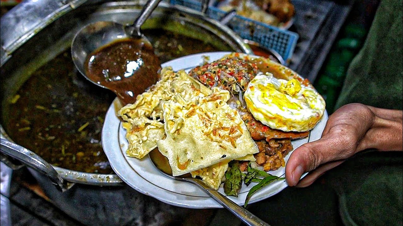 NASI PECEL KUAH RAWON PALING RAME DI KOTA SURABAYA??? buka jam 10 malam ...