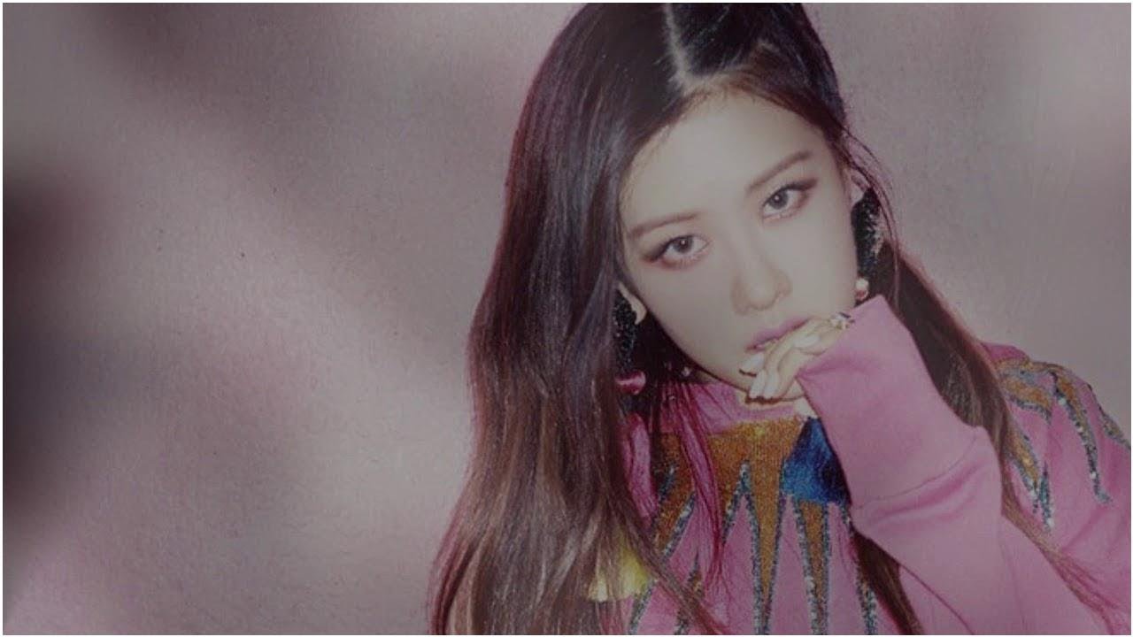 Fan Taken Photo Of Blackpinks Rosé Becomes A Hot Topic Among Netizens Youtube