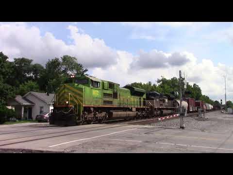 NORFOLK SOUTHERN Illinois Terminal EMD SD70ACE #1072 Heritage Unit Northbound - YouTube