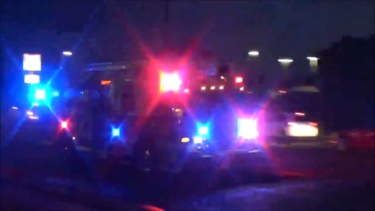 Oklahoma City Engine 15 and Reserve Rescue Ladder 15 responding (Q and ...