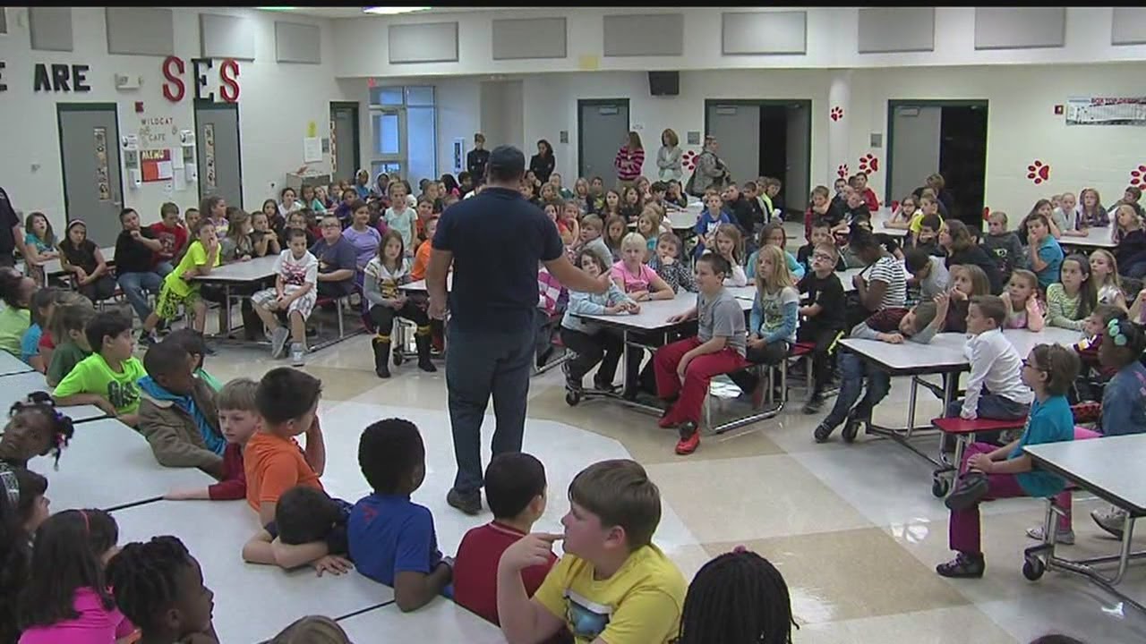 Firefighters talk to students at Struthers Elementary - YouTube