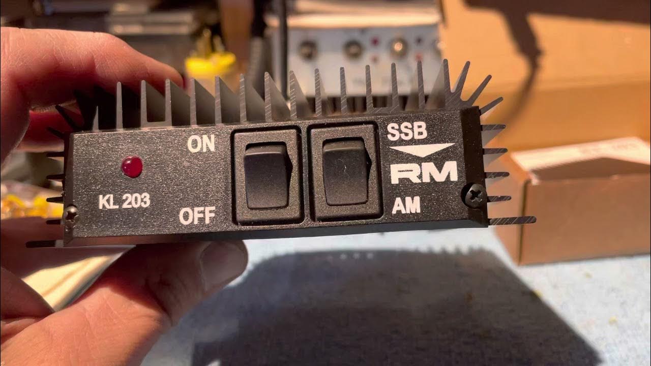 Unboxing a RM Italy KL203 amplifier - YouTube