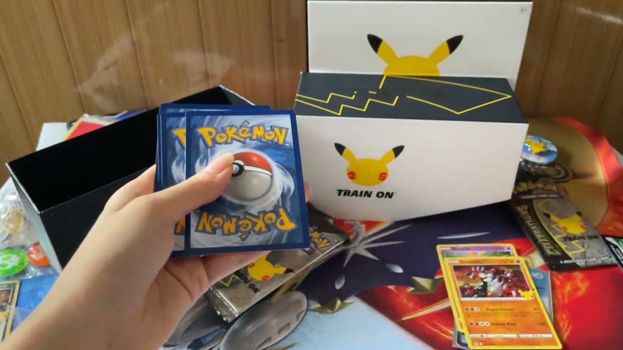 POKEMON TCG : CELEBRATIONS ETB UNBOXING - YouTube