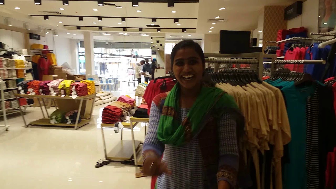 Jewelry shop staff - YouTube