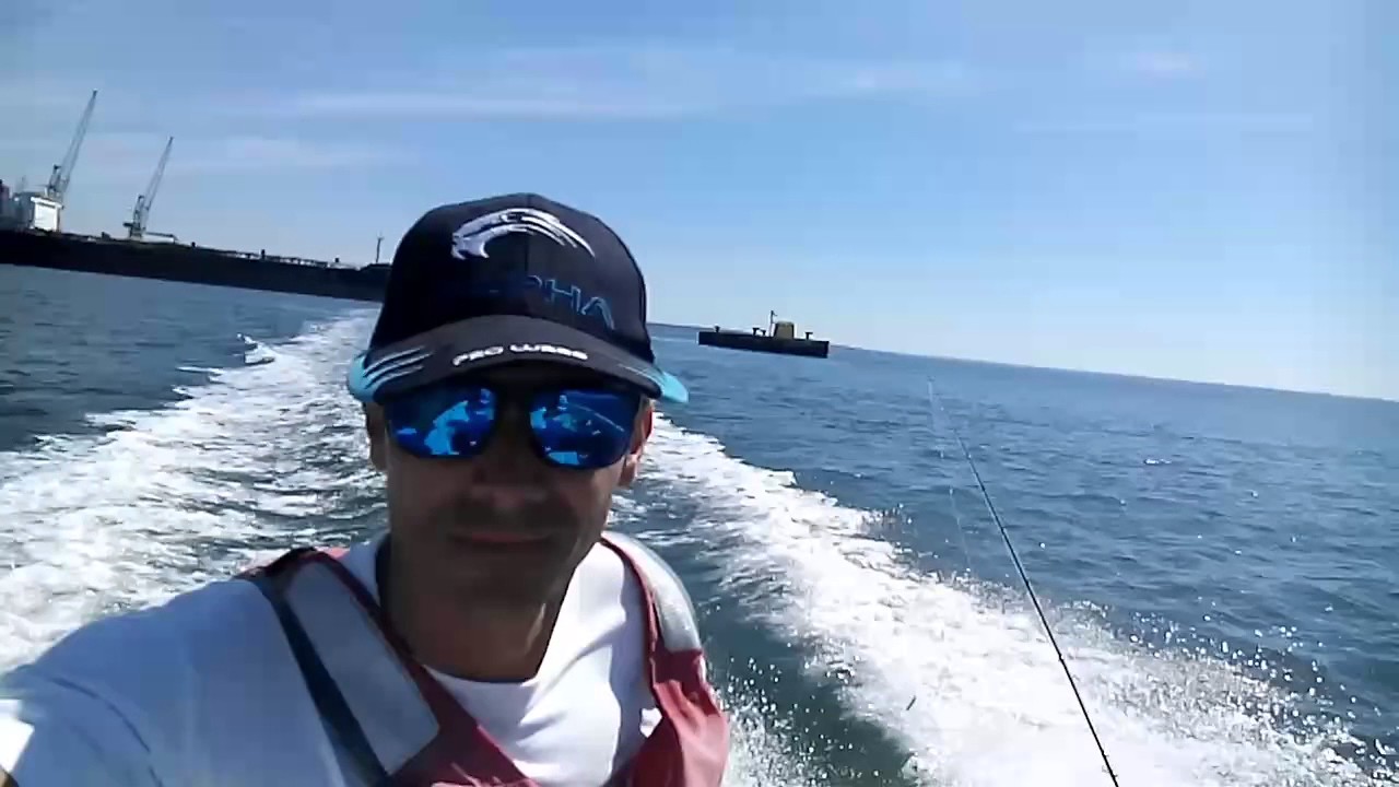 Quicksilver 410 fish - YouTube