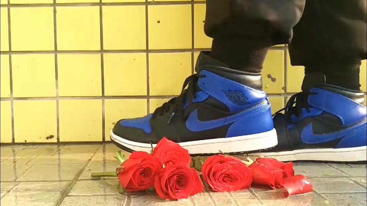 Crushing roses with Air Jordan 1 - YouTube