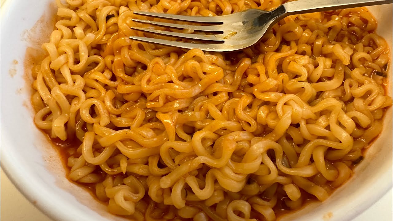 Buldak 2x Hot spicy noodles - YouTube