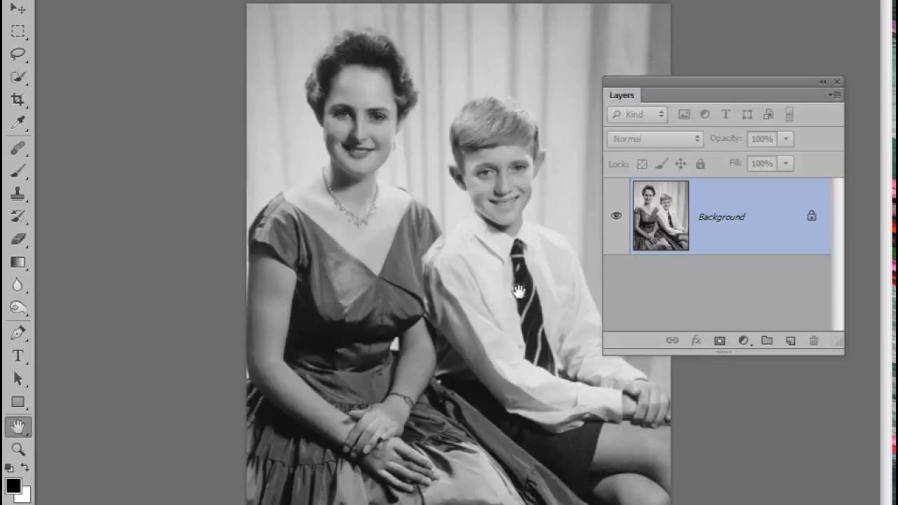 Photoshop tutorial - How to colourise a black & white photo - YouTube