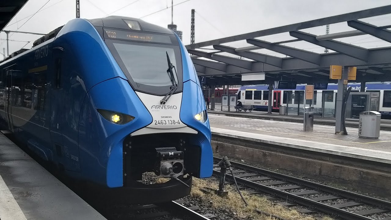 Ausfahrt RE 80 nach Würzburg Hbf mit RB 89 nach Aalen Hbf in Augsburg ...