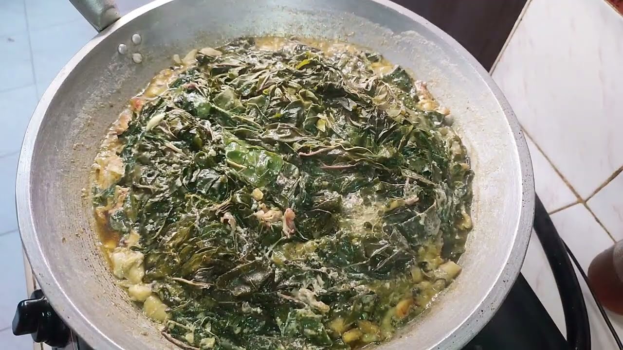 GINATAANG LAING WITH LISWI SEA FOOD - YouTube