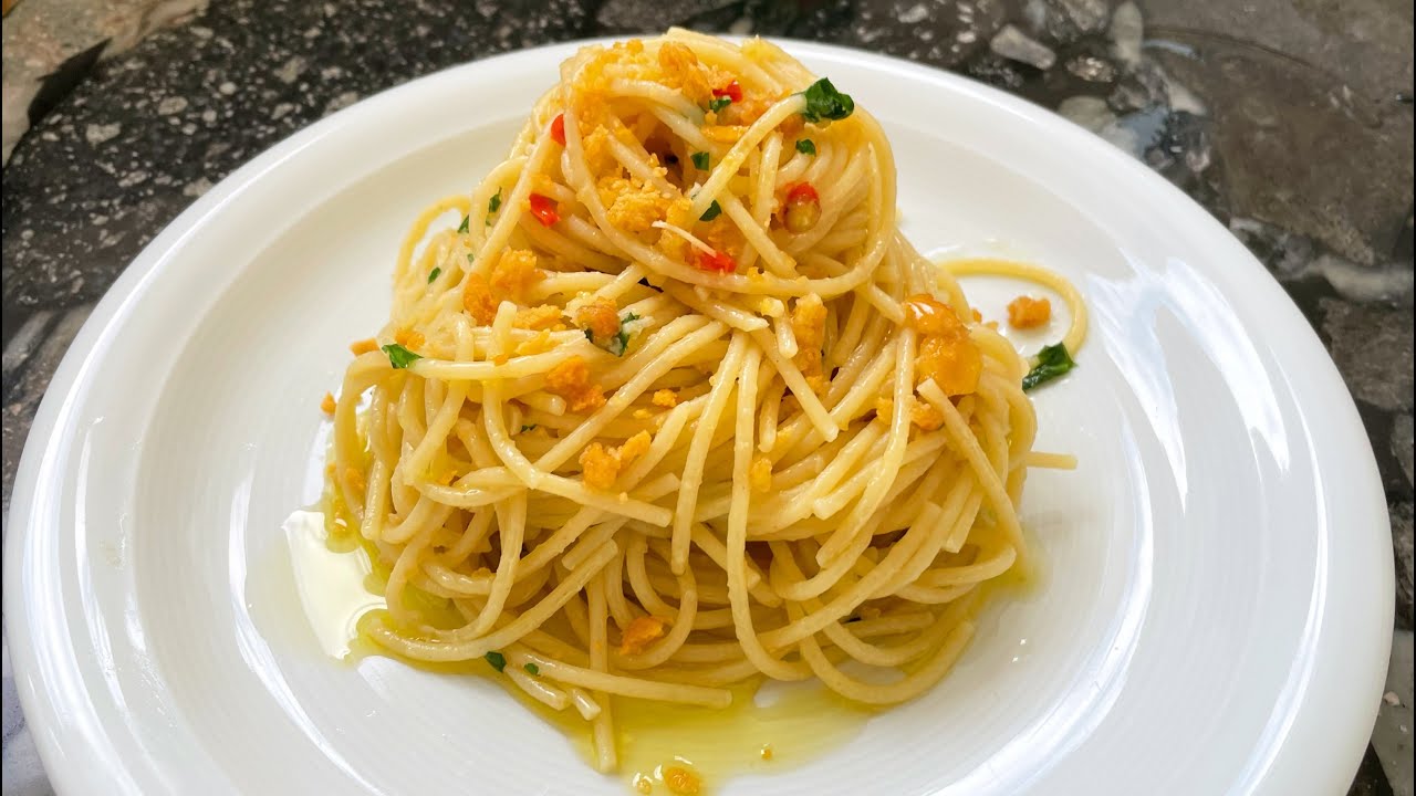 AGLIO OLIO TARALLO how to cook spaghetti garlic olive oil - YouTube