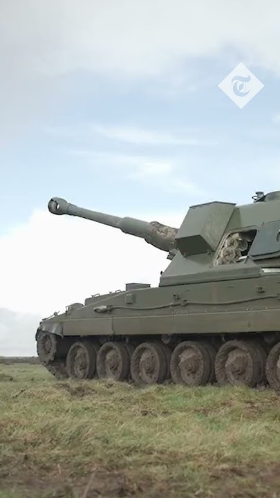 UK military finish training Ukrainian artillery recruits on the AS90 155mm Howitzer gun - YouTube