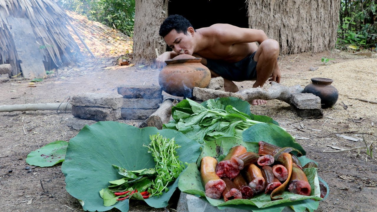 PRIMITIVE TECHNOLOGY PRIMITIVE COOKING EELS SOUP RECIPES - YouTube