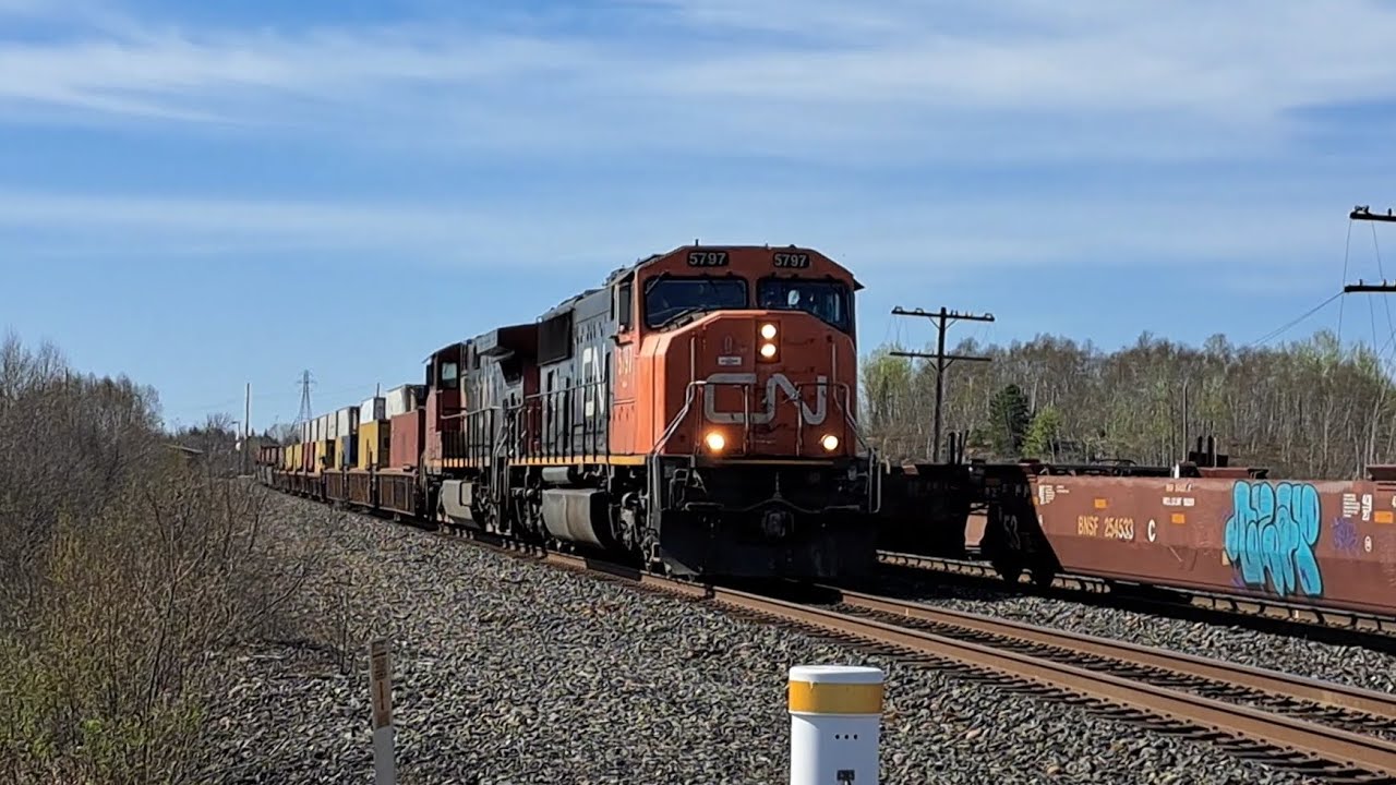 CLASSIC DUO POWERS PRIORITY DOUBLE STACK Z TRAIN 100 WITH SD75I LEADER ...