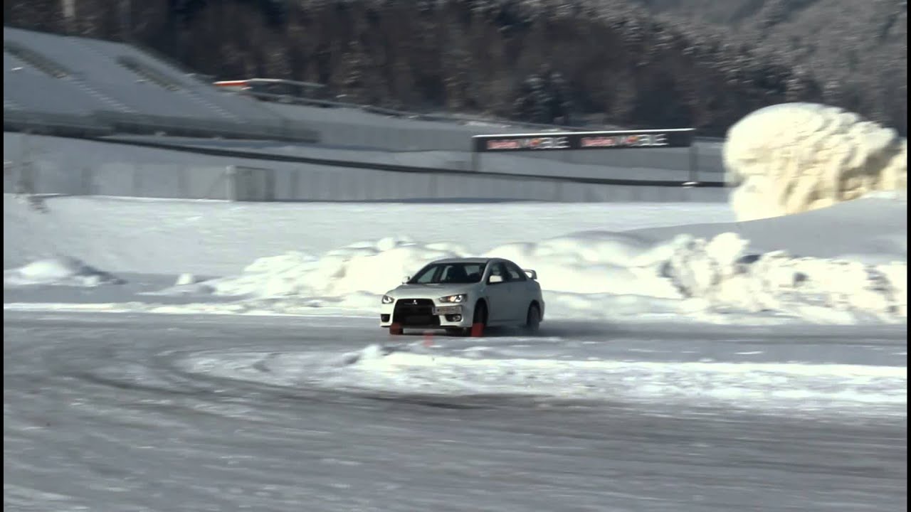 Mitsubishi EVO X snowdrift - YouTube