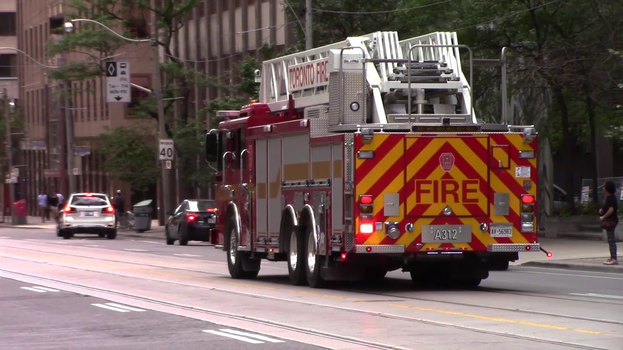 Toronto Fire Responding - Downtown Yonge Street - YouTube