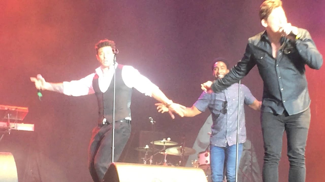 Blue - Too Close - Rochester Castle 16/7/15 - YouTube