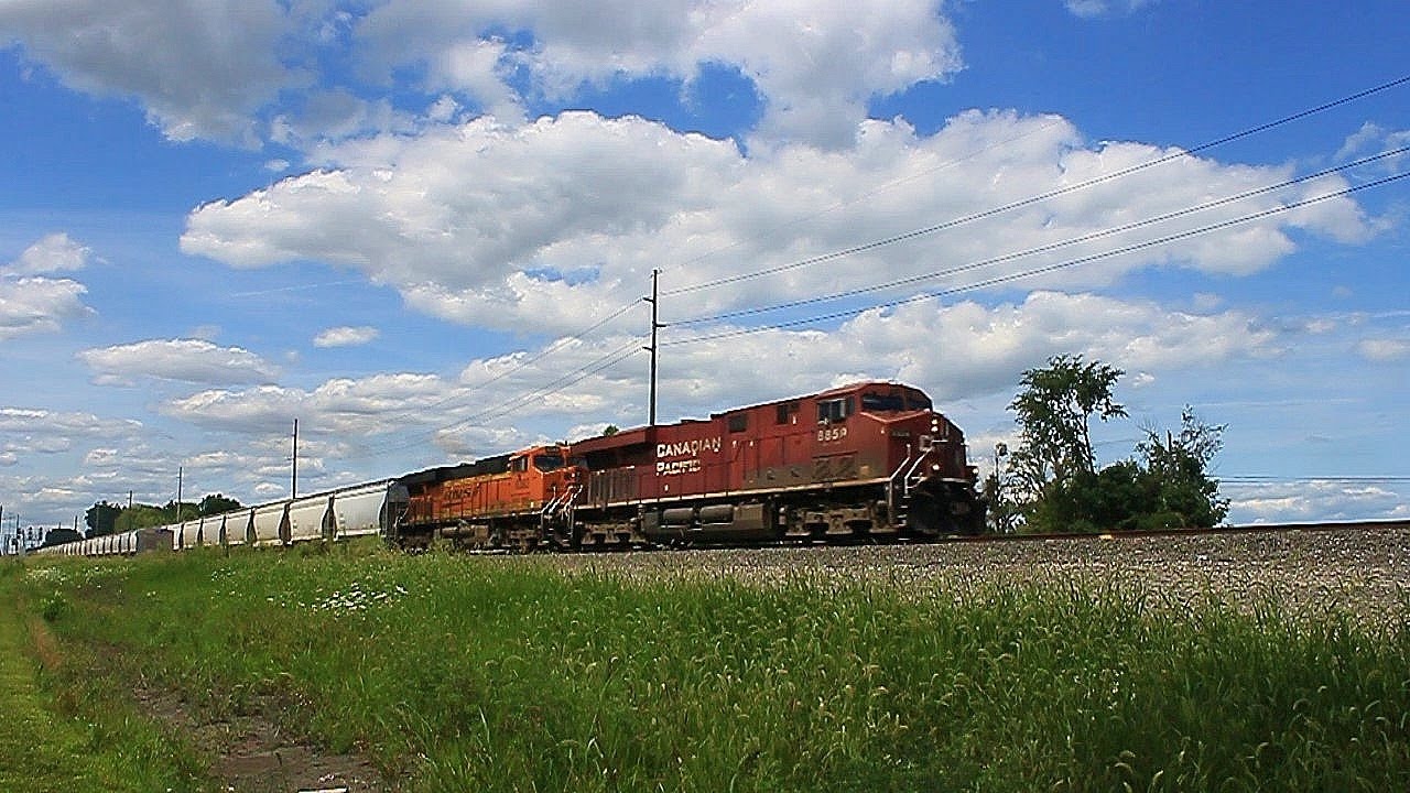 8/5/20: CP ES44AC #8859 & BNSF ES44AC #6393 head east @ Millbury w/ NS Frac Sand Train 60X - YouTube