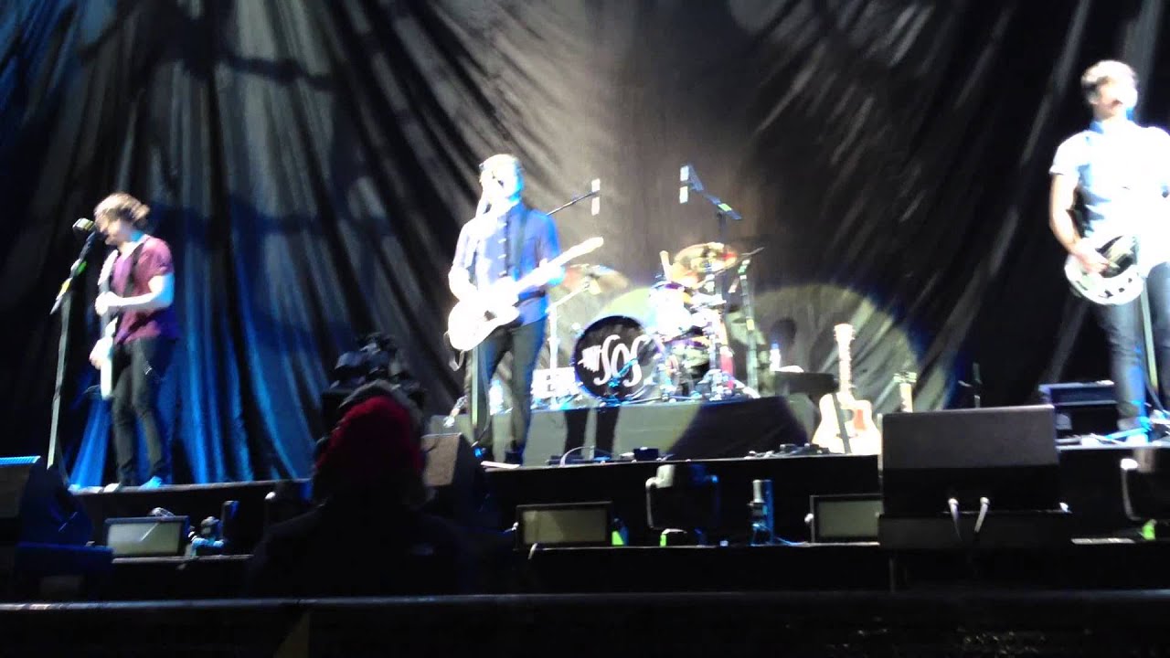 5SOS - Superhero - 26/2/13 - TMH Tour - YouTube