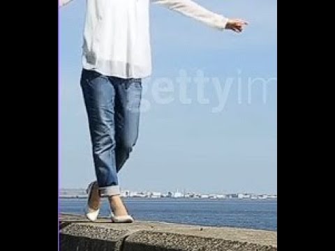 Candid Shoeplay Asian Heelpop