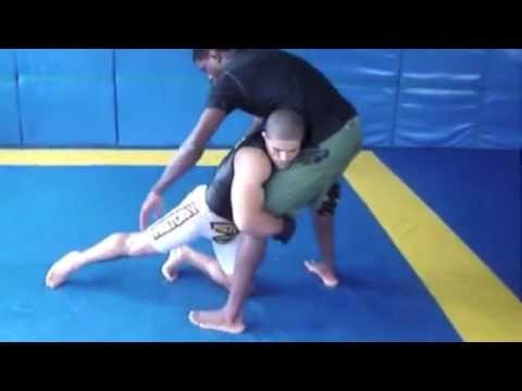 Toquinho Lutador do UFC ensina Leg Lock partindo do Double Leg - YouTube