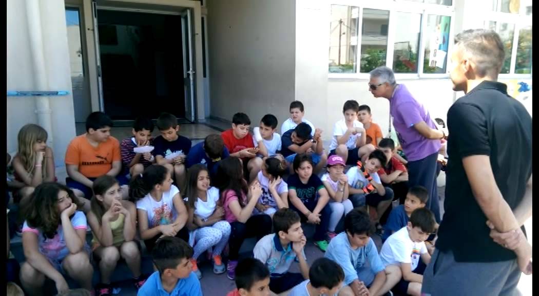 Επίσκεψη Τάσου Παγώνη στο 19ο Δημοτικό Σχολείο - YouTube