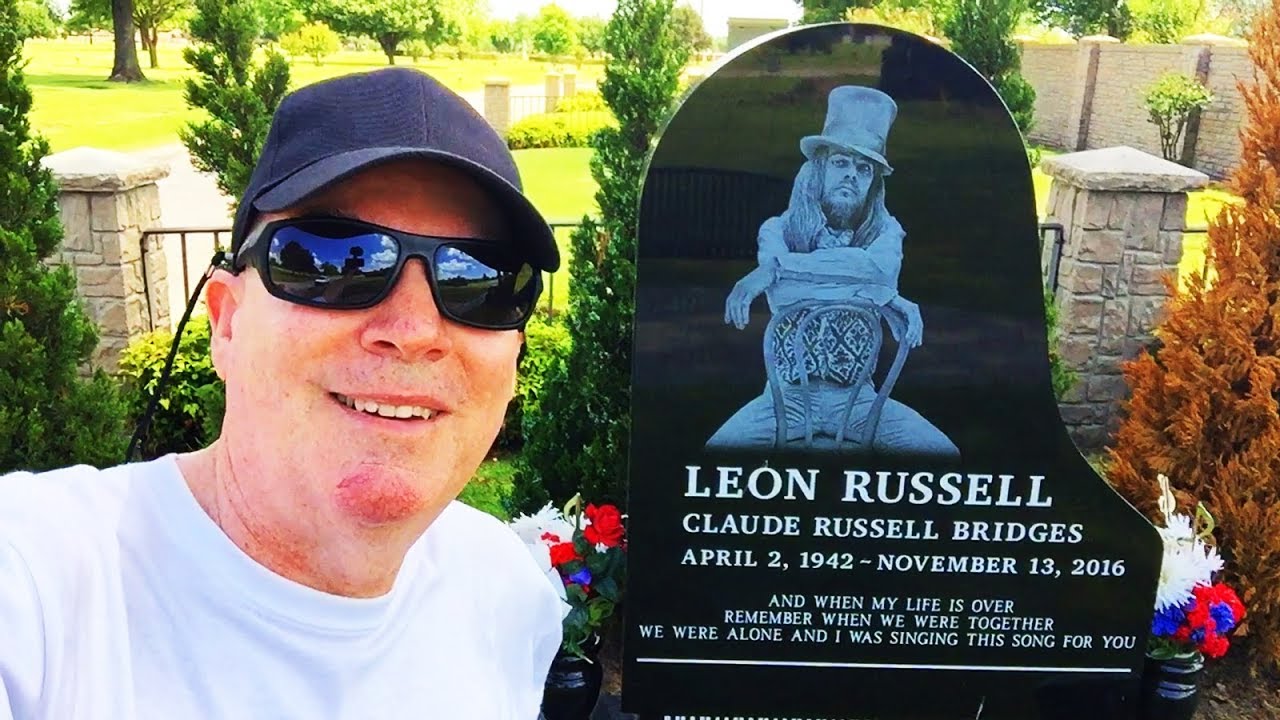 FAMOUS GRAVES-Visiting Music Legends Leon Russell & Roy Clark At ...