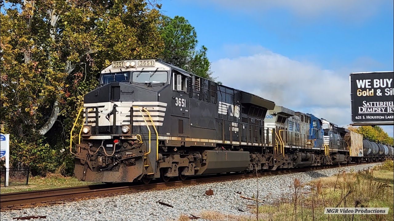 10-30-2024: NS ET44AC, NS DC-To-AC AC44C6M 4001, & NS AC44C6M Lead NS 64Q Thru Warner Robins, GA ...