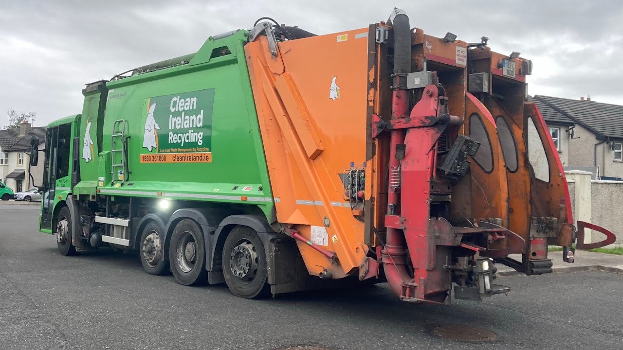 *BIN FALLS IN* Clean Ireland Recycling Mercedes Econic with Dennis ...