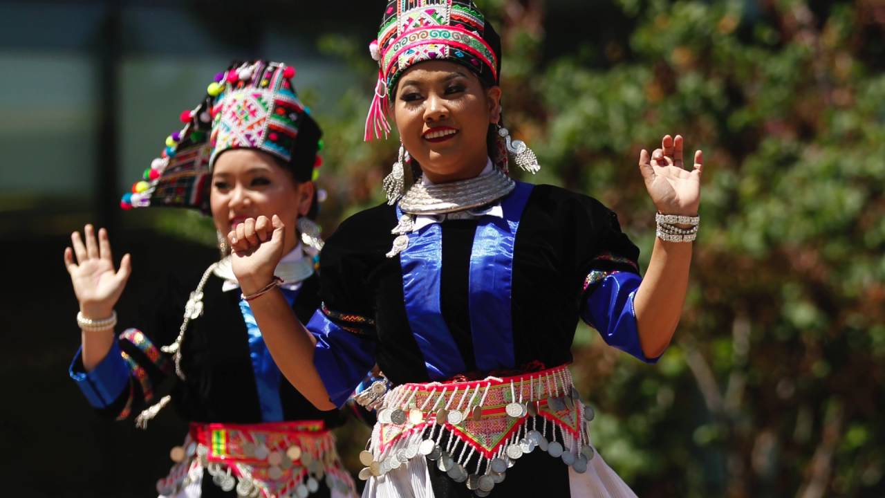 Hmong Dancers - YouTube