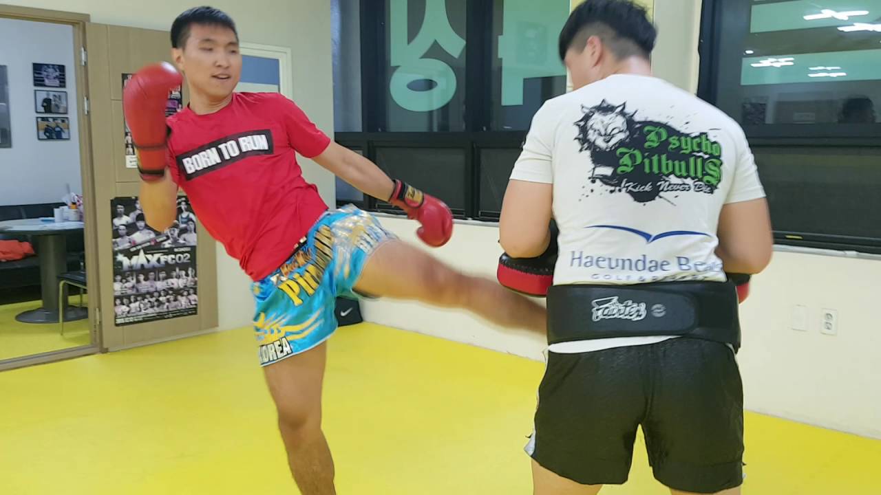 Korea kickboxing pad work - YouTube
