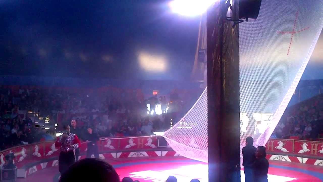 Big E 2013 Circus Human Arrow Cannon Launch - YouTube